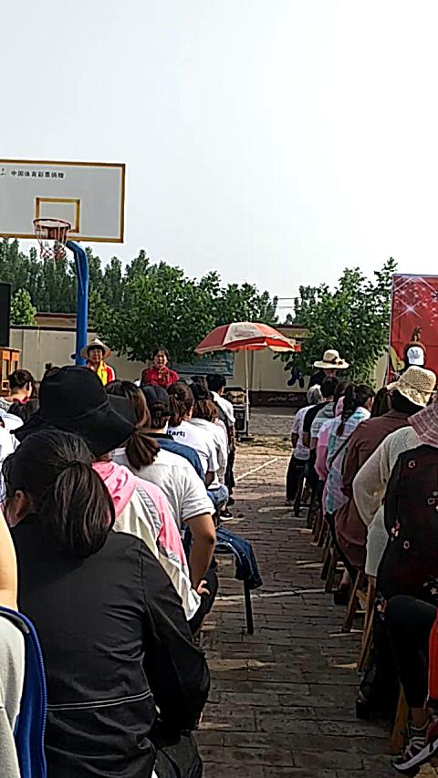 北辛庄第二中心小学感恩励志演讲会