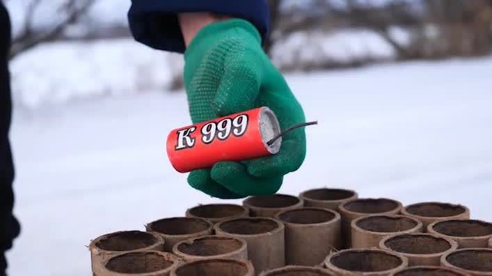 各种鞭炮威力测试小实验;鞭炮竟能产生如此大的威力,真是厉害了