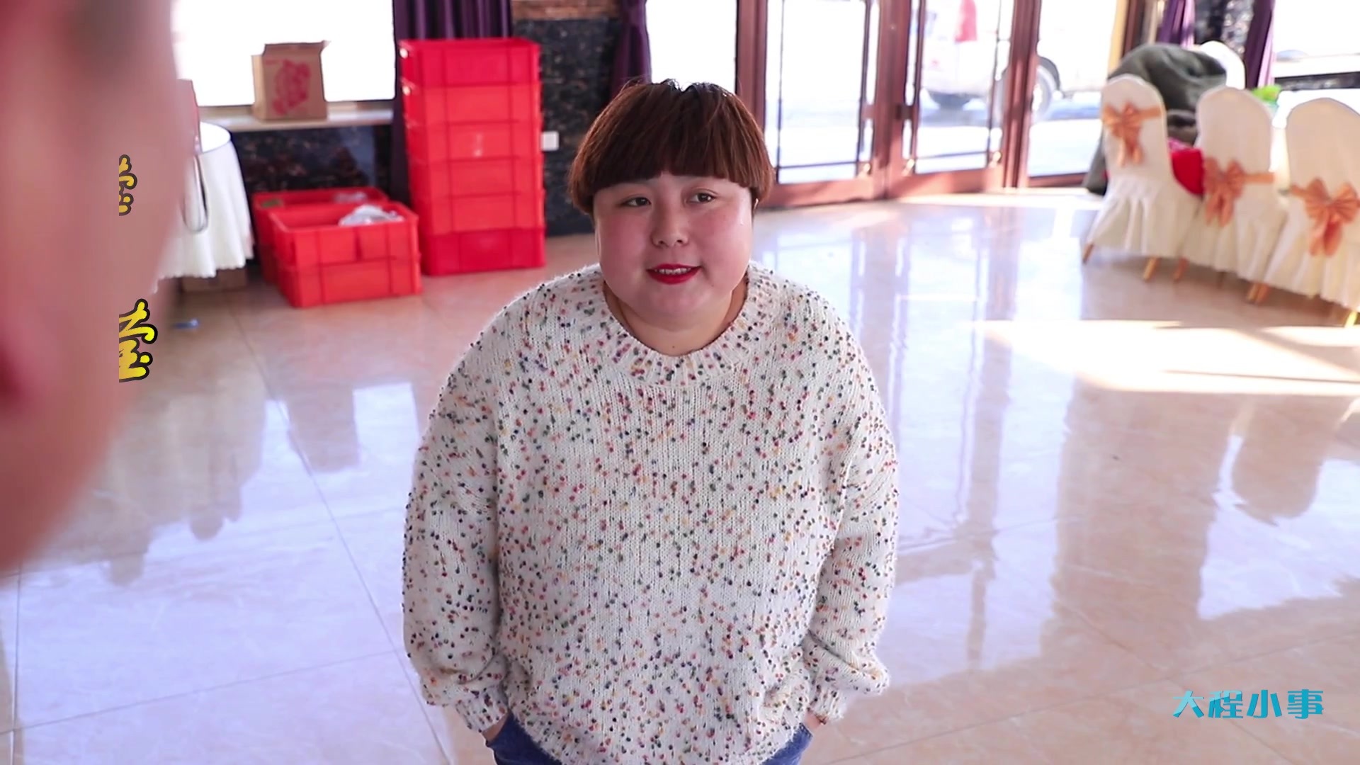 饭店招聘服务员,来个带简历的美女,自我介绍完老板吓傻眼了