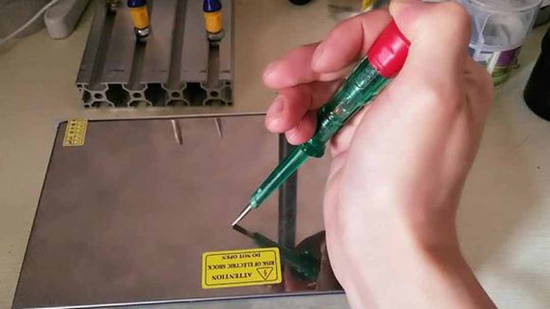 电器设备外壳漏电,漏电保护器为什么不跳闸,听听电工怎么说