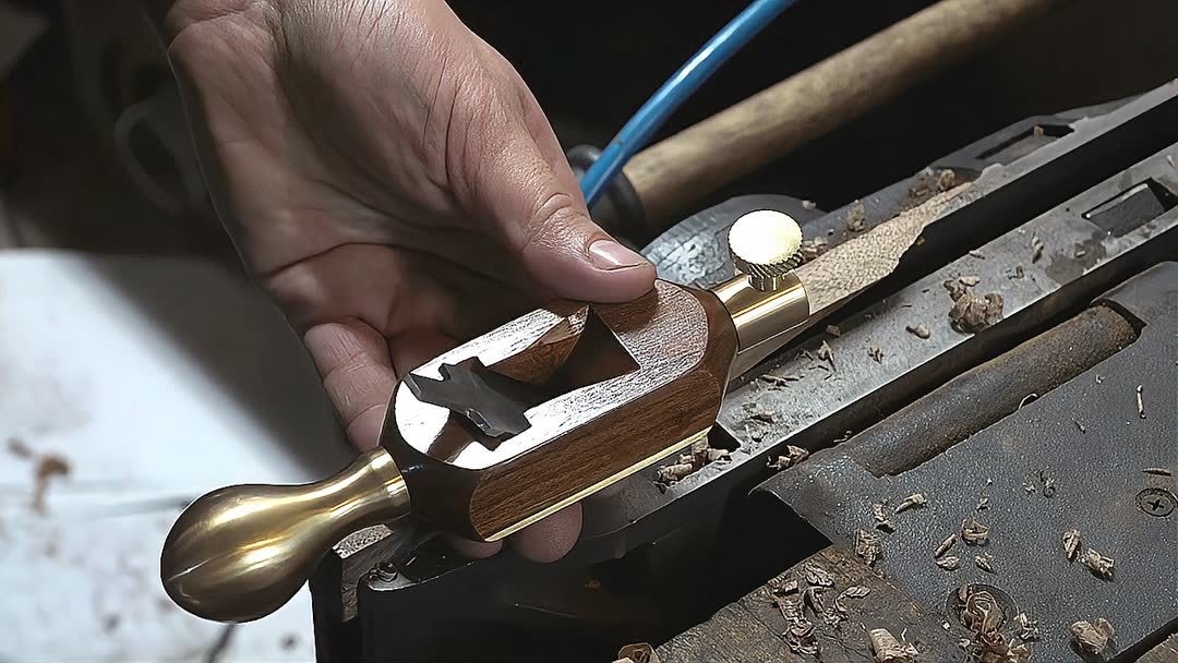 制作一把1878年的手工刨,看着挺实用的,怎么就淘汰了呢