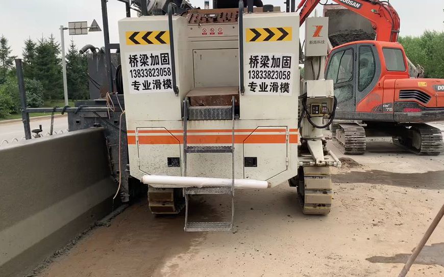防撞墙滑模机施工@隆鹏滑模@滑模施工