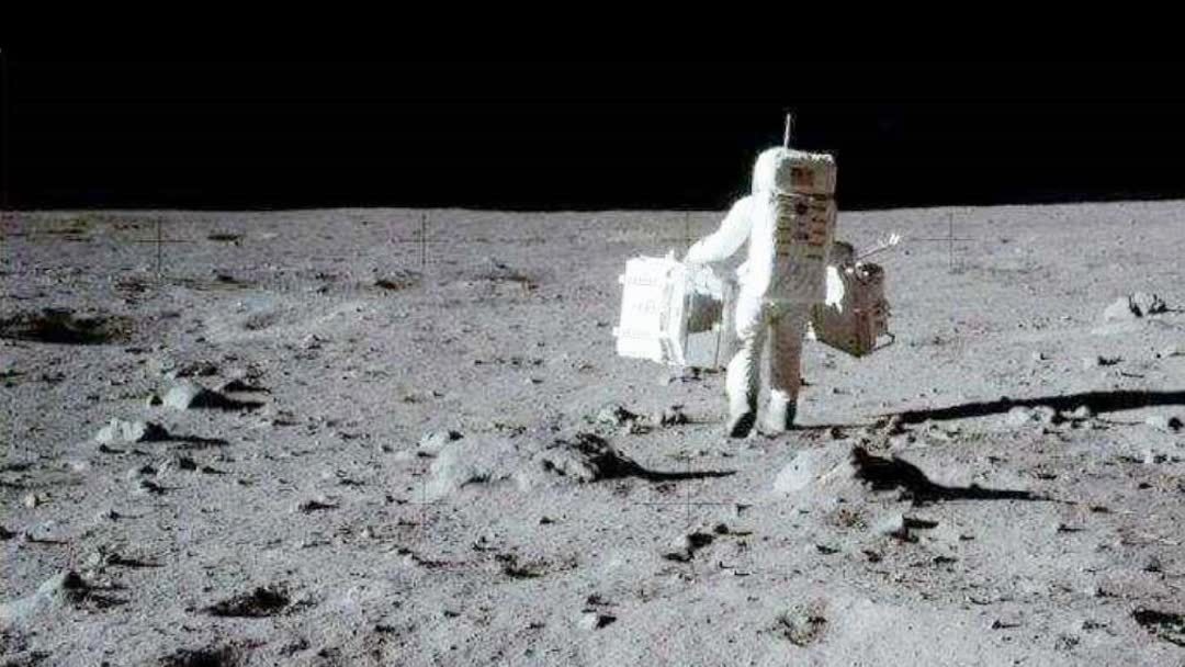 阿波罗登月时曾发生怪事,NASA闭口不提,前宇航员揭开真相