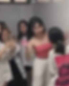 【安徽一女孩厕所内遭围堵连抽20耳光 警方:已受案调查】8月13日,...