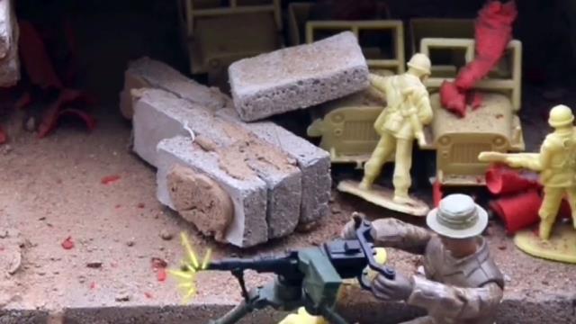 奇才!玩具模型加鞭炮拍出战争片,惊心动魄好生动