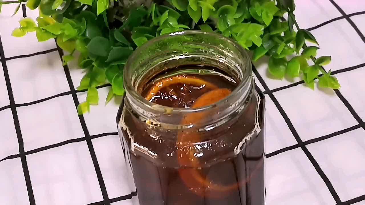 秋冬季节多给孩子喝柠檬膏水,润肺止咳不易感冒,增强体质