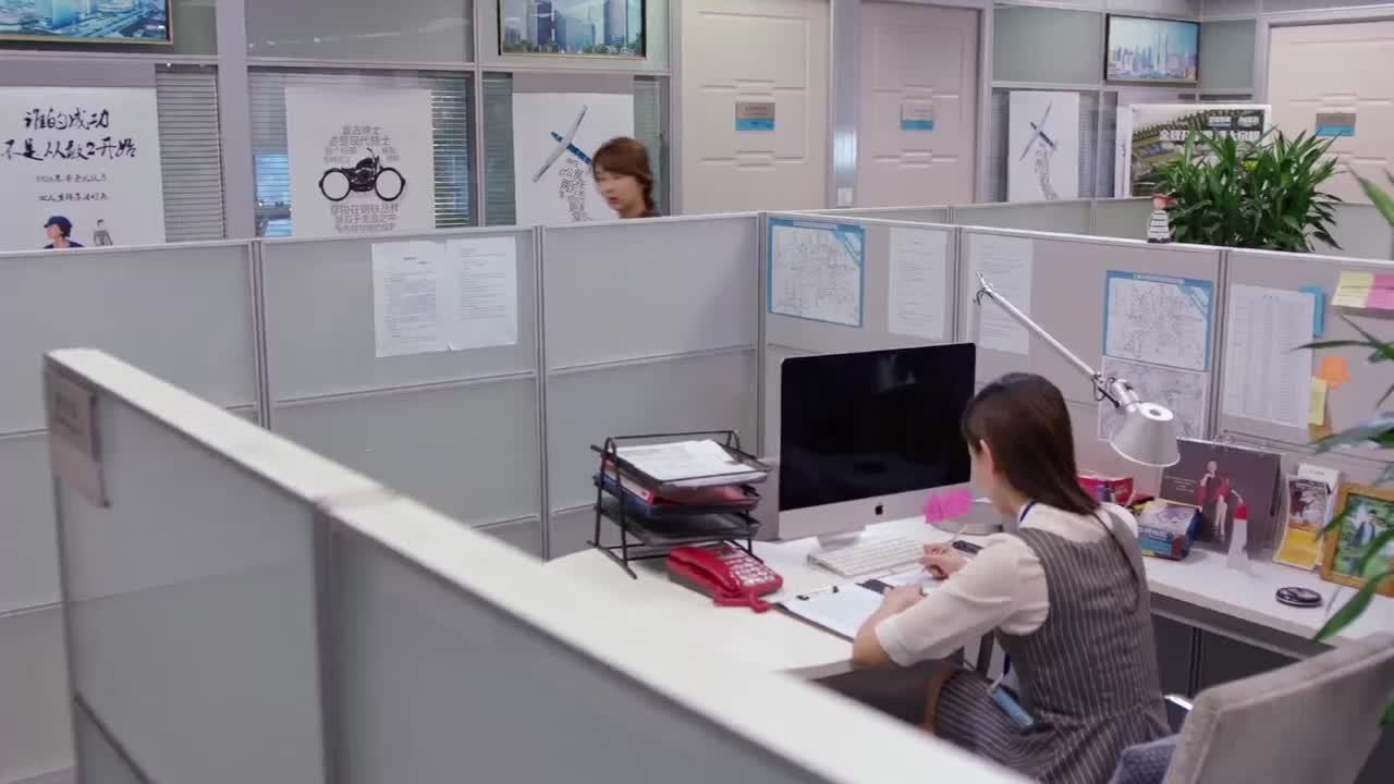 欢乐颂:白主管假公济私,自己在外面享受,连累邱莹莹被领导骂!