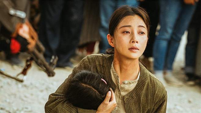 《万里归途》还原撤侨真实事件,现实远比想象更艰难,你了解吗?