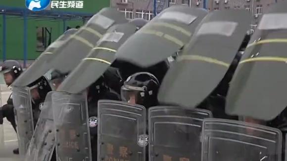 不愧是特警!实战演习中五秒就“突围”