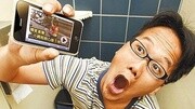 上厕所玩游戏 小伙玩出重度贫血