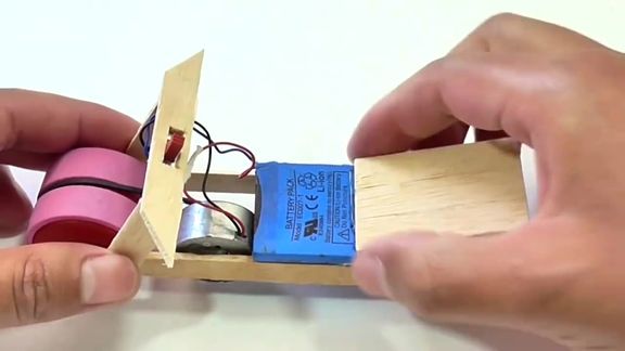 技术宅 手工帝 创意 DIY:如何制作一辆炫酷的电动摩托车