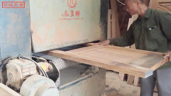 木工技艺视频:如何打造一扇简单的实木门