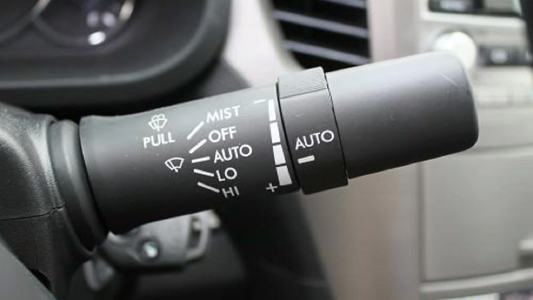 自动大灯和自动雨刷你会用吗?这些基本操作,新手最好学一学