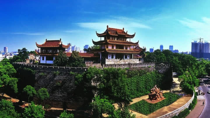 长沙历史文化悠久,受屈原影响被称作楚汉名城