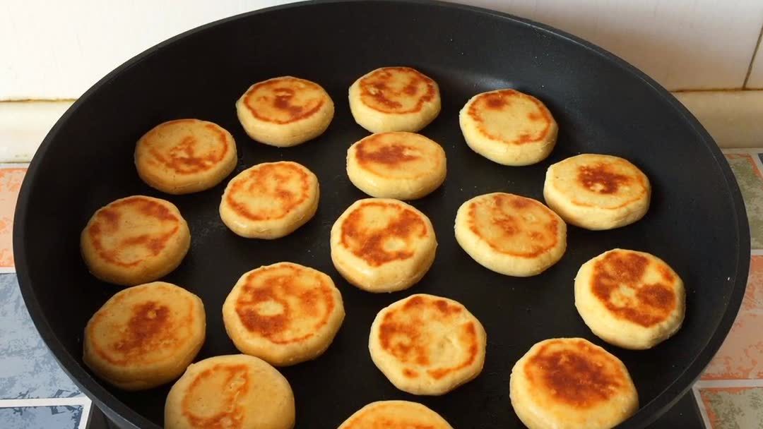 鸡蛋别再炒着吃了,加一把麦片,杯子一扣,给肉都不换