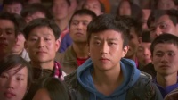 学校元旦晚会,美女在台上跳舞,结果把小伙眼睛都看直了