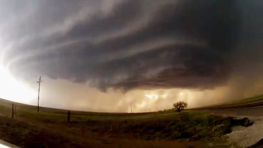 实拍台风的形成过程!场面太大,像看灾难片一样震撼