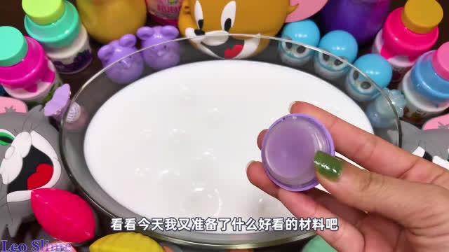 材料丰富的起泡胶制作,材料和黏土混合在一起,捏着解压
