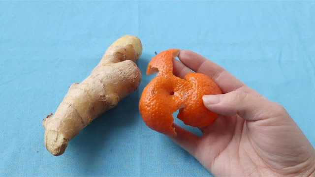 活30年才知道,橘子皮和生姜泡水,作用太神奇了