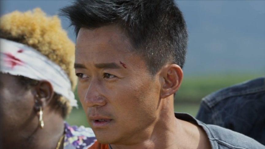 电影映照现实!《战狼2》撤侨片段展中国担当,疫情肆虐共克时艰