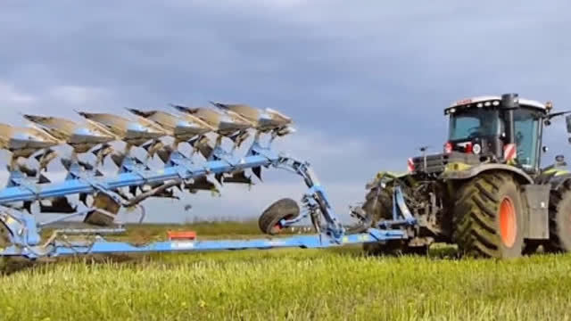 这套大型液压翻转犁你见过了吗?这效率你怎么看