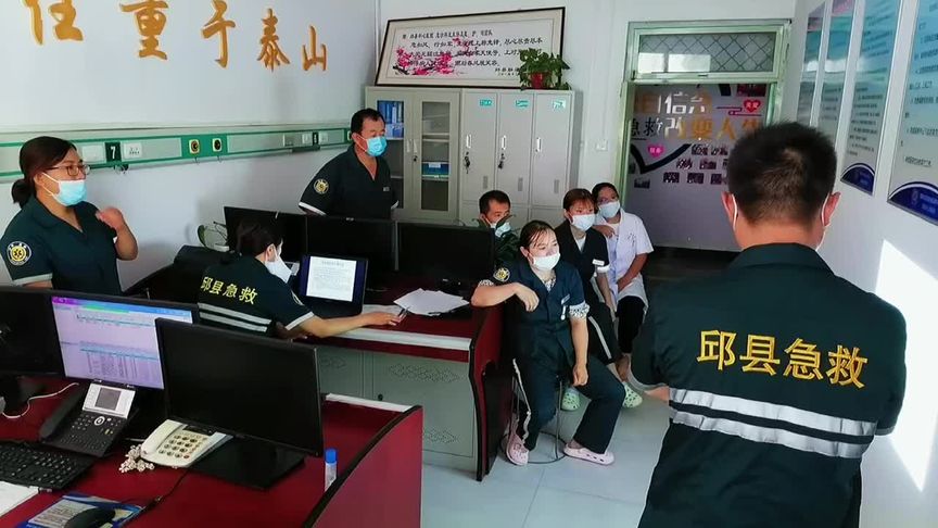 上午交班后医护共同学习科室重点病种急诊服务流程和规范