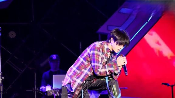 华晨宇高能演唱现场,音乐节变成了个人演唱会!