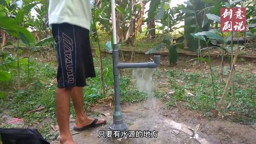 只需要一根塑料管,就能把水抽上来,不需要任何设备,这一发明惊呆全村人!!#dou上热门 #手工制作 #创意手工 #热门话题 #手工diy #小发明 #手工 #我爱做手工 #农村生活