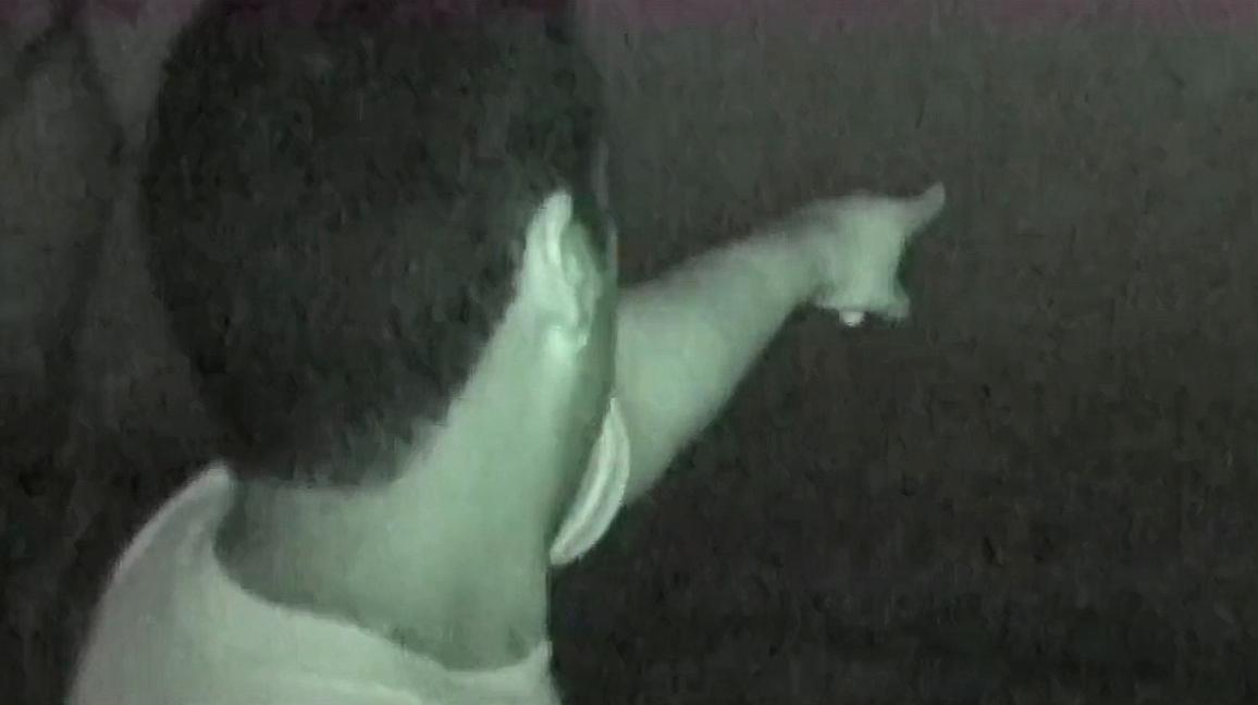 男子拍摄到不明飞行物的真实录像,画面显得有些诡异,无法解释