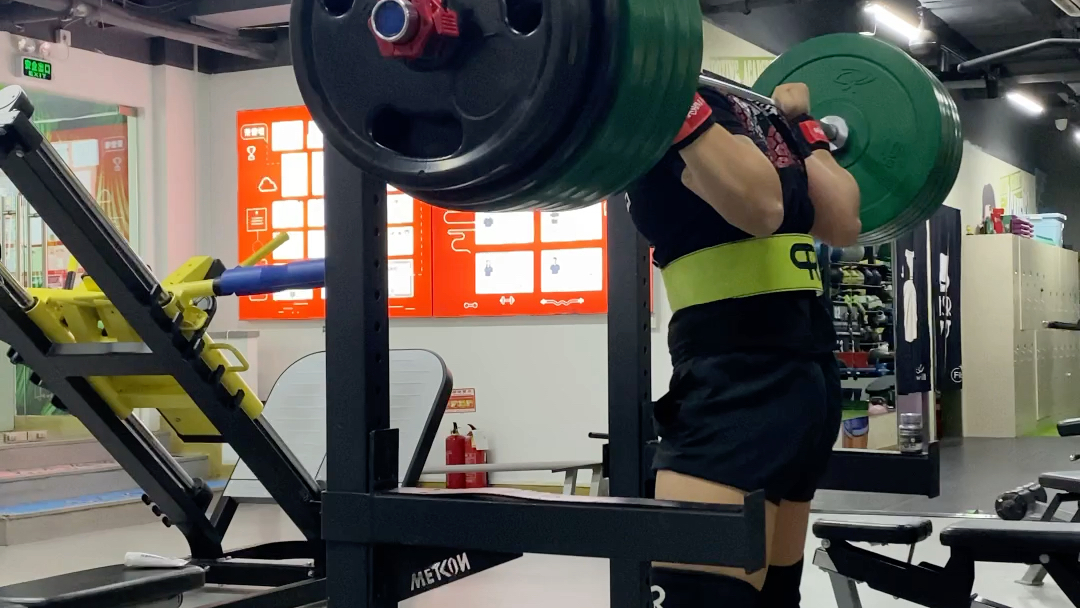 深蹲190KG 自己还是比较满意的