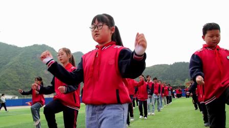 鲍峡镇中心小学大课间活动实录
