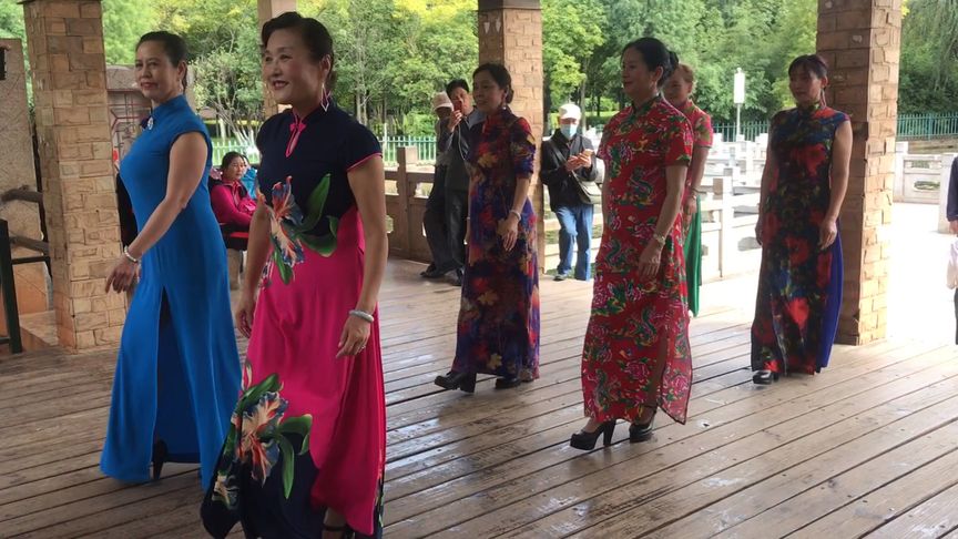 精彩的走秀表演ߑ�ߑ�祝大家开心每一天