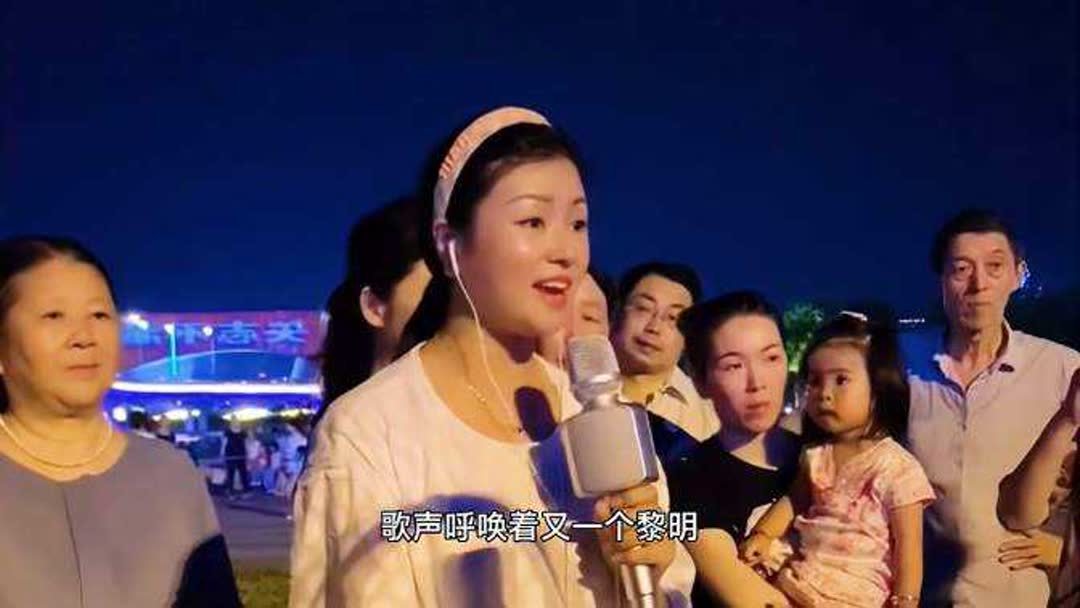 美女罗姣与乡村小伙同一首歌PK,味道不同,你更喜欢哪种风格