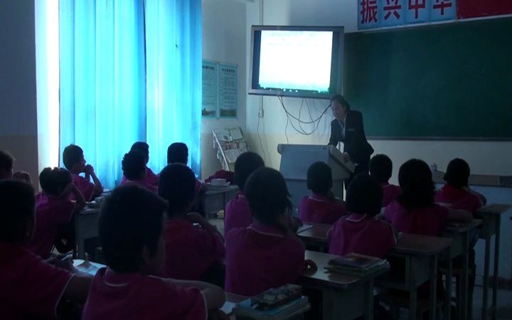 ...版四年级小学数学下册_《三角形分类》新疆-禹老师公开课优质课视频