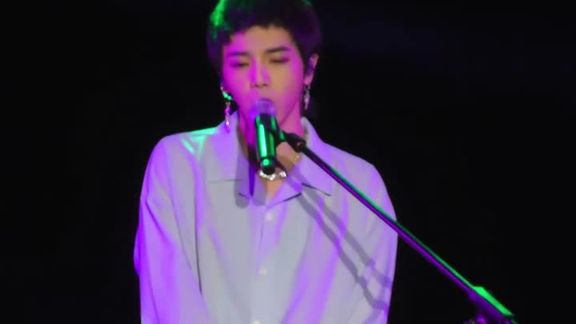 华晨宇演唱会现场,没有一首歌是平静着唱完的!