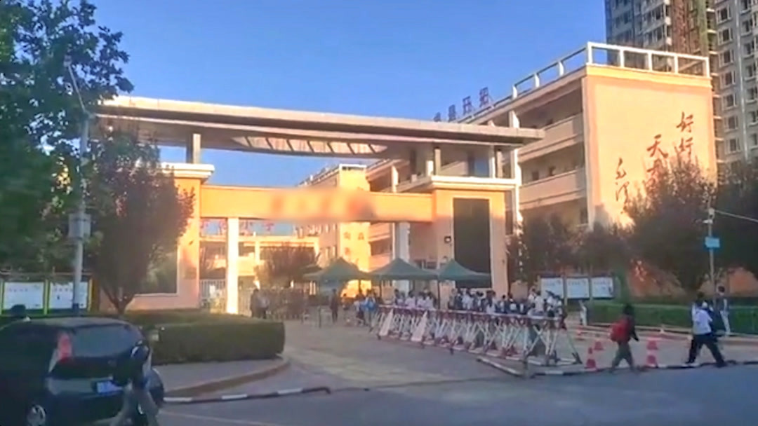 临汾一学校规定 学生不在校买保险须写保证 在校出意外与校方无关