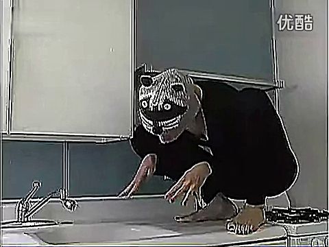 美女搞怪模仿碉堡了 这是神马动物!