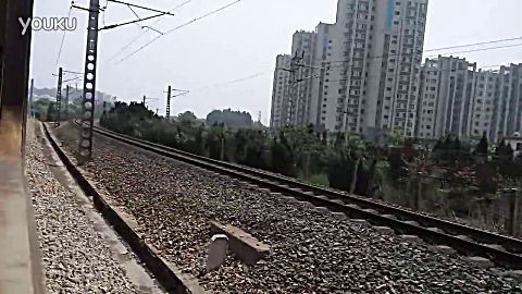 7054次列车泰山站出站 辛泰铁路与京沪铁路分离