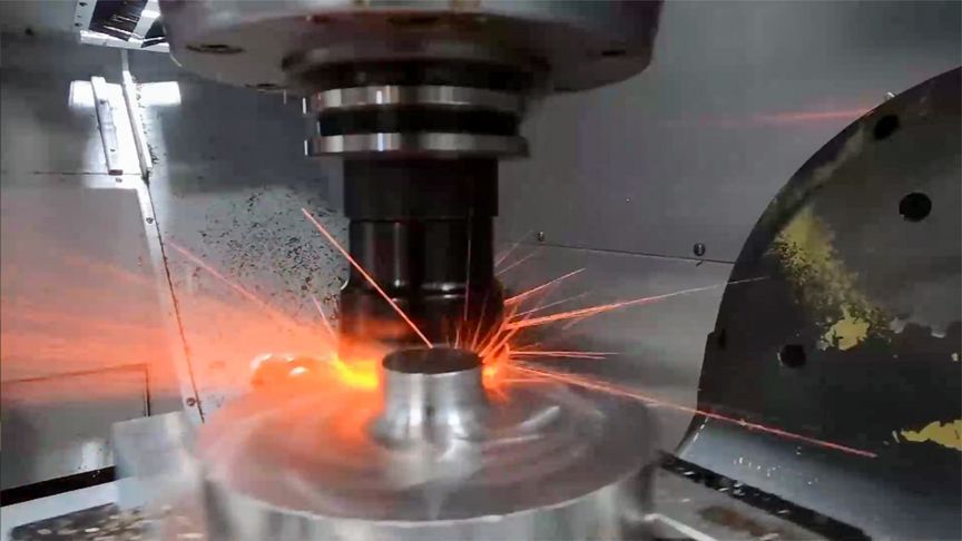好猛的数控机床铣刀,不加冷却液铣削钢块,火花四溅着实惹眼