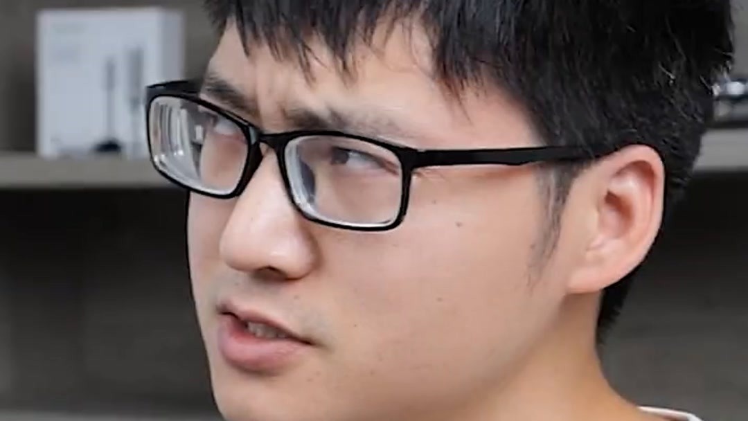 电脑桌面打开窗口太多,怎么一秒消除!只保留一个呢?