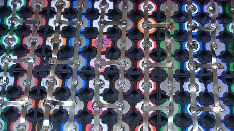 废旧笔记本电脑电池拆了,DIY成48V电动车电池,彻底惊到我了