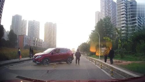 行车记录仪实拍:任性的司机,逍客当牧马人使唤,有没有考虑车的感受?