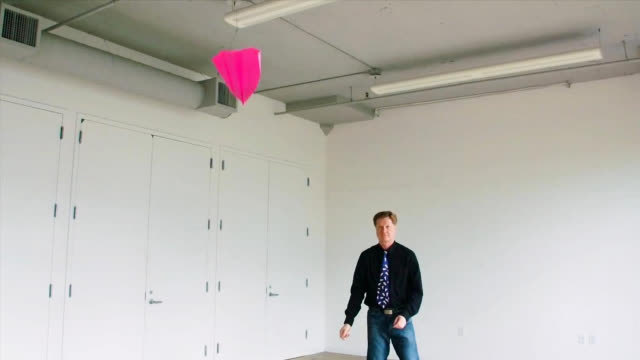 纸飞机大师约翰柯林斯的眼镜蛇空翻回旋机,难度太高