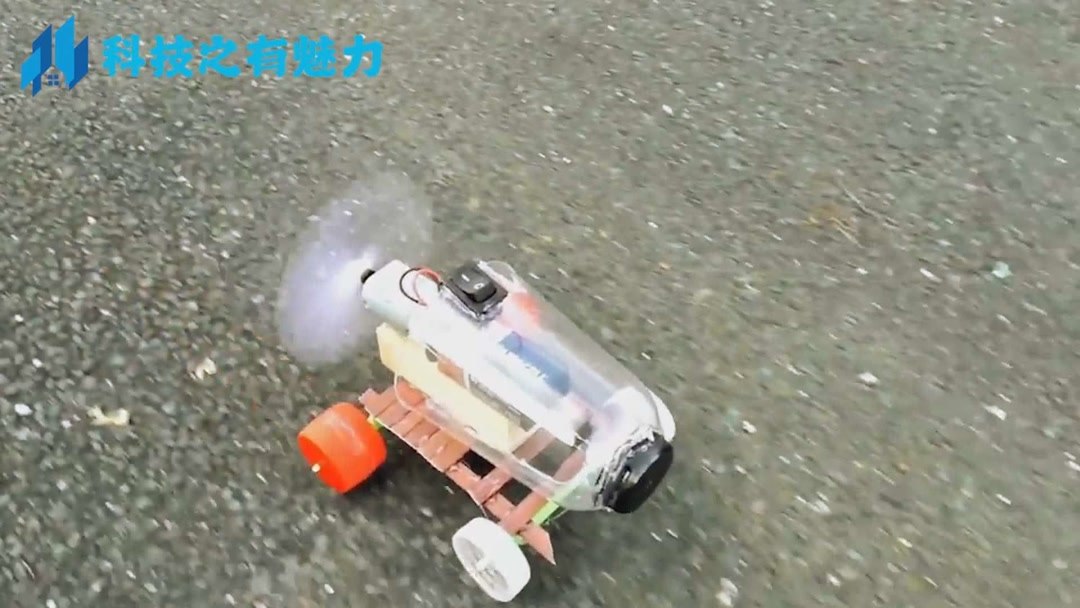 小伙自制电动汽车玩具,成品出来后我服了,这手艺真好