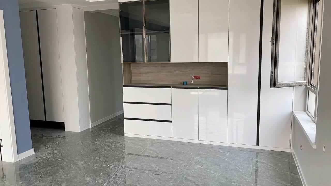 三居室简单装修实景细节分享,柜子设计巧妙,美观与实用兼备