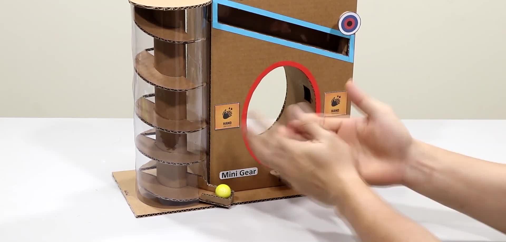 果断点赞,牛人用硬纸板制作洗手液和口香糖自动售货一体机