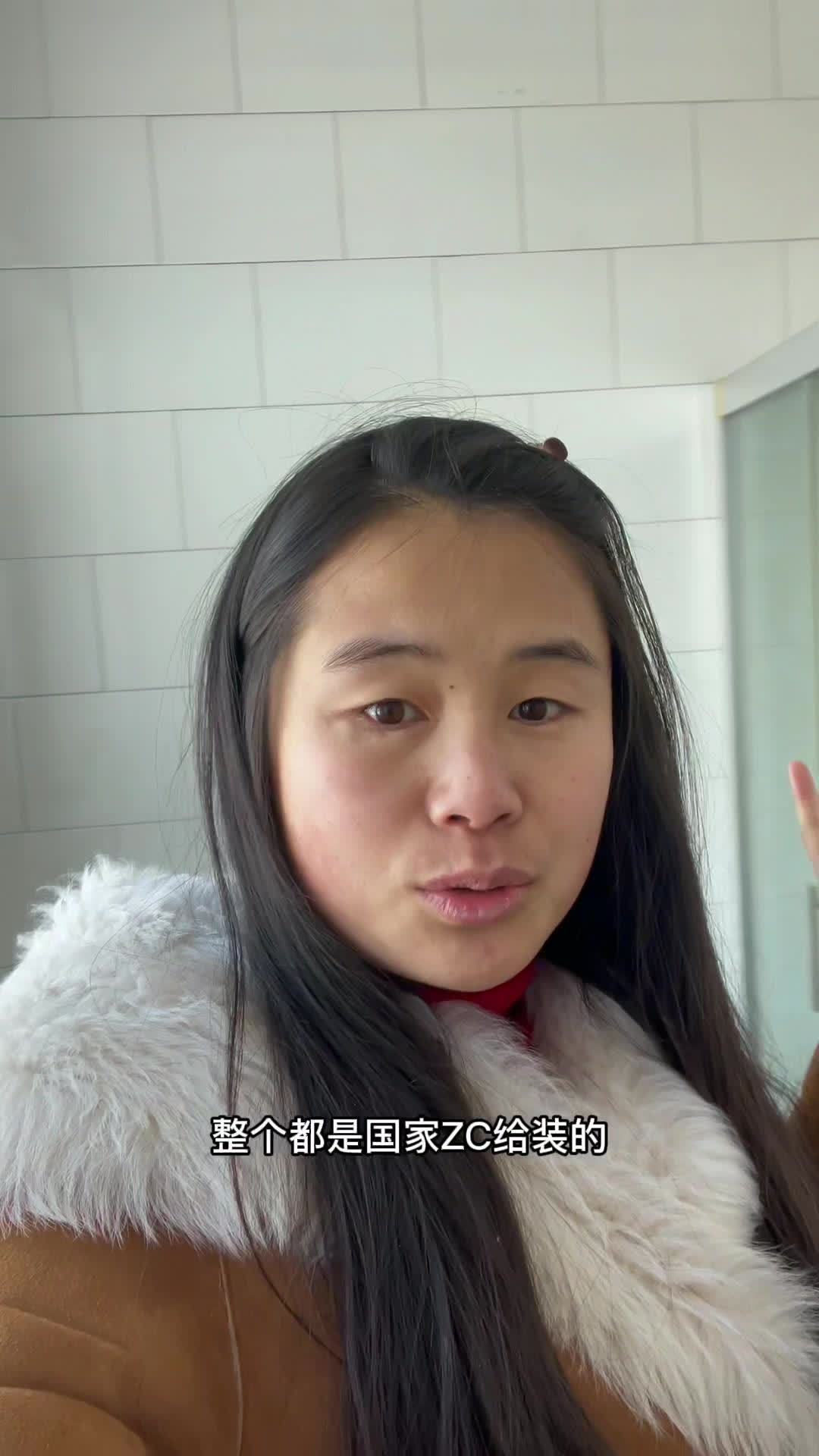 农村生活待遇好,先盖的房子,后装的卫生间导致马桶对厨房,感恩国家强大