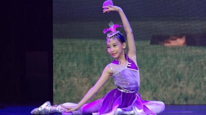 少儿独舞《马兰花》,小美女独舞魅力四射!