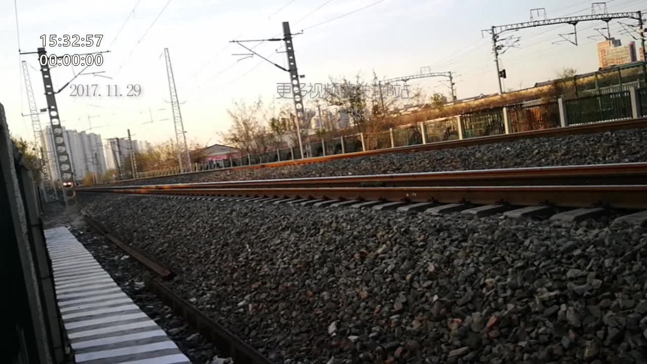 快速通过京山线K145+700m的T39次列车巧遇津秦城际高铁