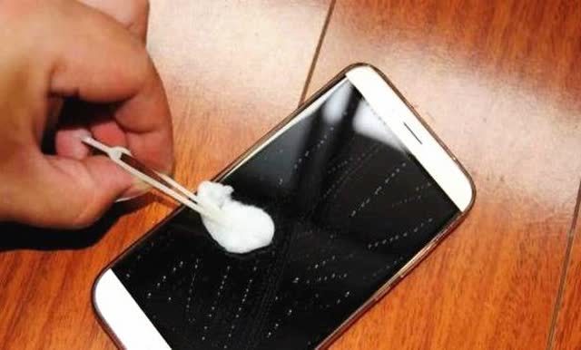 疫情期间,手机要这样消毒,现在知道还不晚,告诉所有人